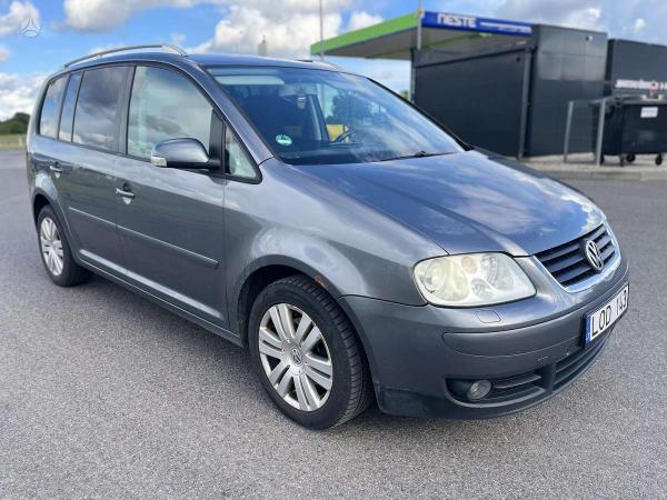 Pelēks Volkswagen Touran 2004 Viļņa, ar dzinēja tilpumu 1.97 L un nobraukumu 291 tūkst. km par 1999 €, foto 2 vietnē AUTOMOTO.COM.LV