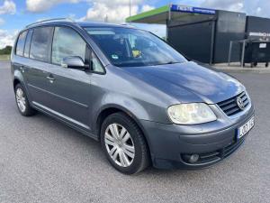 Pelēks Volkswagen Touran 2004 Viļņa, ar dzinēja tilpumu 1.97 L un nobraukumu 291 tūkst. km par 1999 €, foto 3 vietnē AUTOMOTO.COM.LV