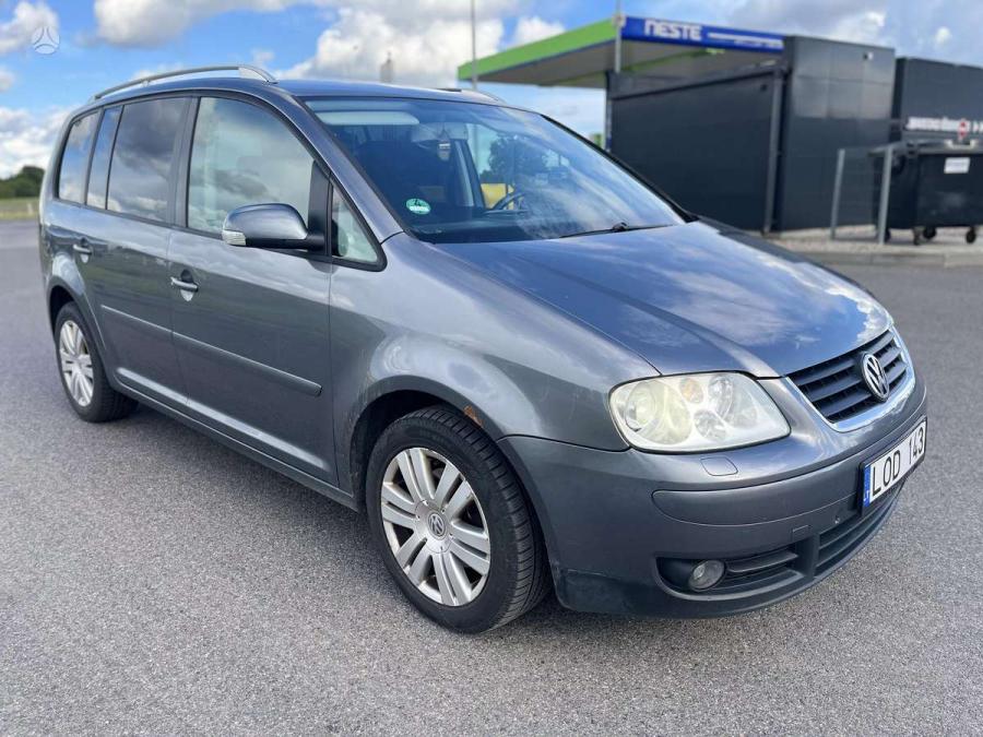 Pelēks Volkswagen Touran 2004 Viļņa, ar dzinēja tilpumu 1.97 L un nobraukumu 291 tūkst. km par 1999 €, foto 3 vietnē AUTOMOTO.COM.LV