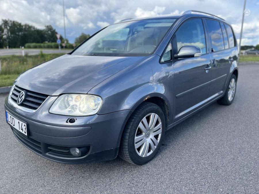 Pelēks Volkswagen Touran 2004 Viļņa, ar dzinēja tilpumu 1.97 L un nobraukumu 291 tūkst. km par 1999 €, foto 4 vietnē AUTOMOTO.COM.LV