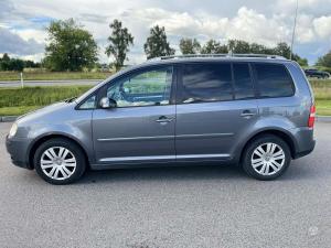 Pelēks Volkswagen Touran 2004 Viļņa, ar dzinēja tilpumu 1.97 L un nobraukumu 291 tūkst. km par 1999 €, foto 5 vietnē AUTOMOTO.COM.LV
