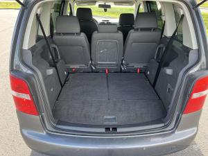Pelēks Volkswagen Touran 2004 Viļņa, ar dzinēja tilpumu 1.97 L un nobraukumu 291 tūkst. km par 1999 €, foto 11 vietnē AUTOMOTO.COM.LV