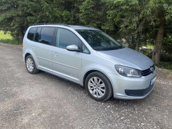 Grey Volkswagen Touran 2010 in Kedainiai, with an engine capacity of 1.60 L and mileage of 333 thousand km for 3950 €, photo 2 on AUTOMOTO.COM.LV