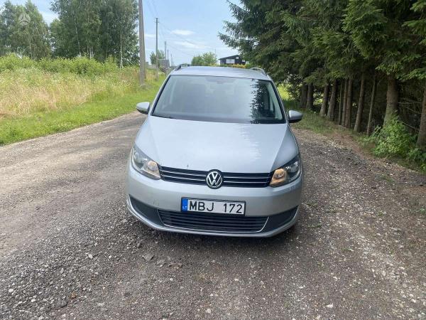Grey Volkswagen Touran 2010 in Kedainiai, with an engine capacity of 1.60 L and mileage of 333 thousand km for 3950 €, photo 3 on AUTOMOTO.COM.LV