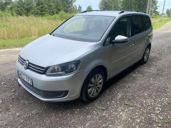 Grey Volkswagen Touran 2010 in Kedainiai, with an engine capacity of 1.60 L and mileage of 333 thousand km for 3950 €, photo 4 on AUTOMOTO.COM.LV