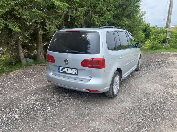 Grey Volkswagen Touran 2010 in Kedainiai, with an engine capacity of 1.60 L and mileage of 333 thousand km for 3950 €, photo 5 on AUTOMOTO.COM.LV