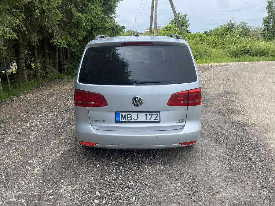 Pelēks Volkswagen Touran 2010 Kėdainiai, ar dzinēja tilpumu 1.60 L un nobraukumu 333 tūkst. km par 3950 €, foto 10 vietnē AUTOMOTO.COM.LV