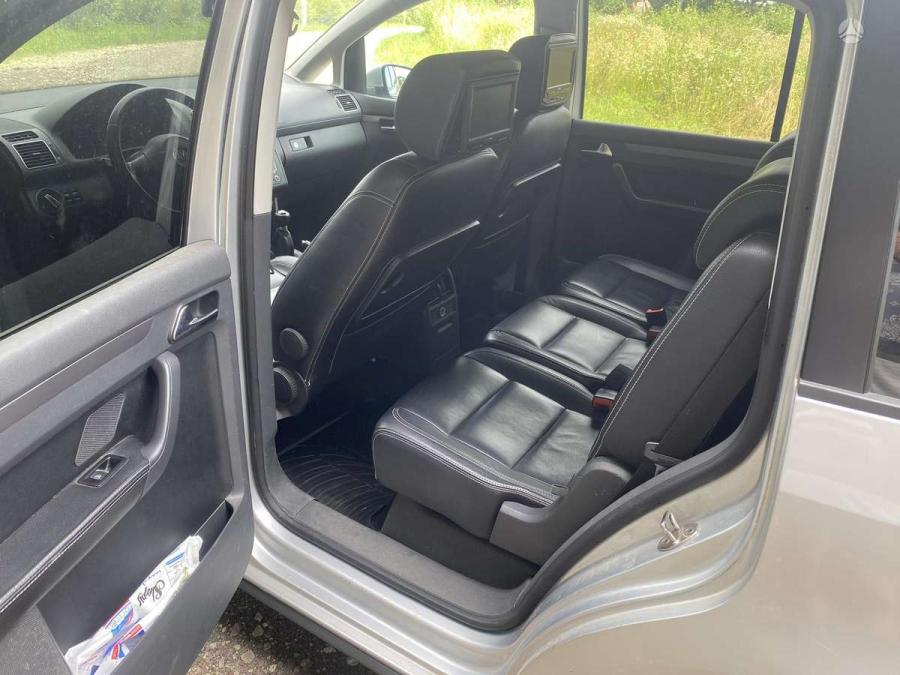 Pelēks Volkswagen Touran 2010 Kėdainiai, ar dzinēja tilpumu 1.60 L un nobraukumu 333 tūkst. km par 3950 €, foto 12 vietnē AUTOMOTO.COM.LV