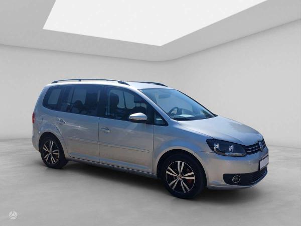 Grey Volkswagen Touran 2013 in Vilnius, with an engine capacity of 1.60 L and mileage of 231 thousand km for 5850 €, photo 3 on AUTOMOTO.COM.LV