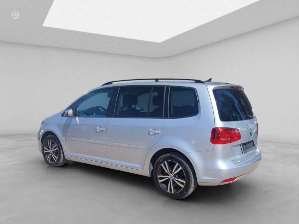 Grey Volkswagen Touran 2013 in Vilnius, with an engine capacity of 1.60 L and mileage of 231 thousand km for 5850 €, photo 6 on AUTOMOTO.COM.LV