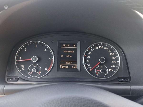 Grey Volkswagen Touran 2013 in Vilnius, with an engine capacity of 1.60 L and mileage of 231 thousand km for 5850 €, photo 10 on AUTOMOTO.COM.LV