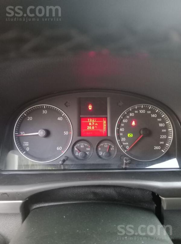 Grey Volkswagen Touran 2005 in Liepaja, with an engine capacity of 2.00 L and mileage of 355 thousand km for 1650 €, photo 5 on AUTOMOTO.COM.LV