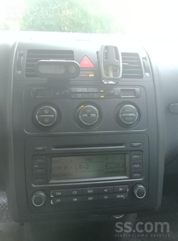 Grey Volkswagen Touran 2005 in Liepaja, with an engine capacity of 2.00 L and mileage of 355 thousand km for 1650 €, photo 6 on AUTOMOTO.COM.LV