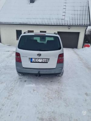 Grey Volkswagen Touran 2005 in Vilkaviskis, with an engine capacity of 1.90 L and mileage of 319 thousand km for 1050 €, photo 3 on AUTOMOTO.COM.LV