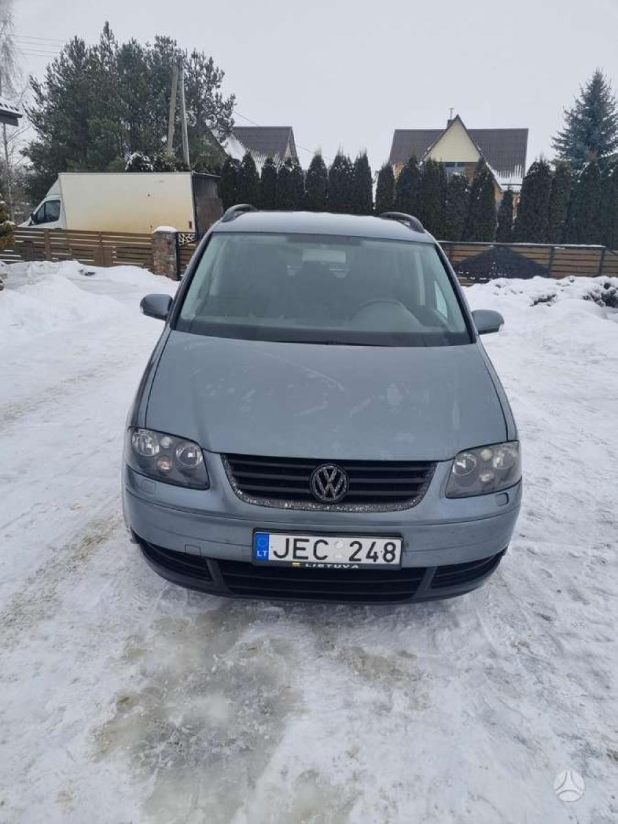 Grey Volkswagen Touran 2005 in Vilkaviskis, with an engine capacity of 1.90 L and mileage of 319 thousand km for 1050 €, photo 6 on AUTOMOTO.COM.LV