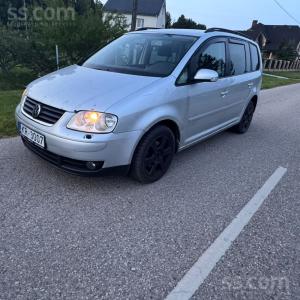 Grey Volkswagen Touran 2006 in Daugavpils, with an engine capacity of 2.00 L and mileage of 335 thousand km for 1050 €, photo 3 on AUTOMOTO.COM.LV