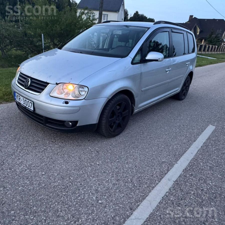 Grey Volkswagen Touran 2006 in Daugavpils, with an engine capacity of 2.00 L and mileage of 335 thousand km for 1050 €, photo 3 on AUTOMOTO.COM.LV