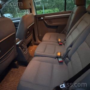 Grey Volkswagen Touran 2006 in Daugavpils, with an engine capacity of 2.00 L and mileage of 335 thousand km for 1050 €, photo 5 on AUTOMOTO.COM.LV
