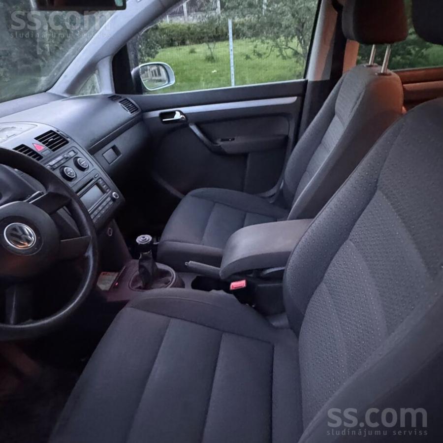 Grey Volkswagen Touran 2006 in Daugavpils, with an engine capacity of 2.00 L and mileage of 335 thousand km for 1050 €, photo 6 on AUTOMOTO.COM.LV