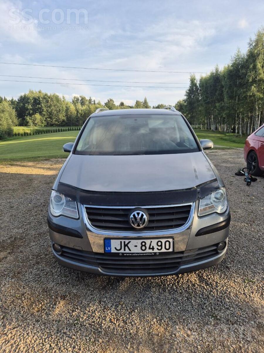 Pelēks Volkswagen Touran 2007 Cēsis, ar dzinēja tilpumu 1.90 L un nobraukumu 309 tūkst. km par 1550 €, foto 3 vietnē AUTOMOTO.COM.LV
