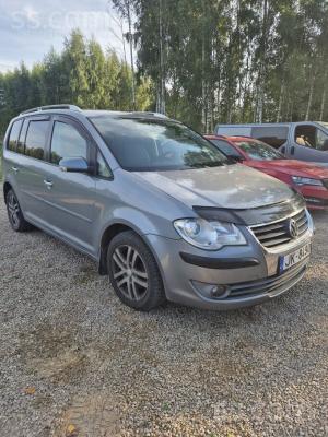 Pelēks Volkswagen Touran 2007 Cēsis, ar dzinēja tilpumu 1.90 L un nobraukumu 309 tūkst. km par 1550 €, foto 4 vietnē AUTOMOTO.COM.LV