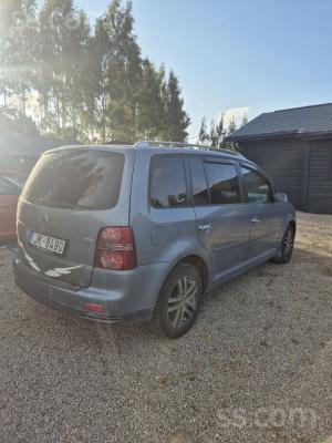 Pelēks Volkswagen Touran 2007 Cēsis, ar dzinēja tilpumu 1.90 L un nobraukumu 309 tūkst. km par 1550 €, foto 5 vietnē AUTOMOTO.COM.LV