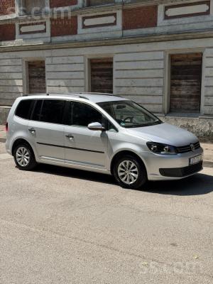 Grey Volkswagen Touran 2011 in Liepaja, with an engine capacity of 1.60 L and mileage of 292 thousand km for 3400 €, photo  on AUTOMOTO.COM.LV