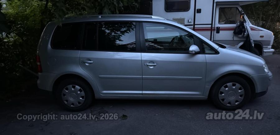 Pelēks Volkswagen Touran 2003 Tallina, ar dzinēja tilpumu 2.00 L un nobraukumu 394 tūkst. km par 900 €, foto 3 vietnē AUTOMOTO.COM.LV