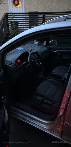 Pelēks Volkswagen Touran 2003 Tallina, ar dzinēja tilpumu 2.00 L un nobraukumu 394 tūkst. km par 900 €, foto 7 vietnē AUTOMOTO.COM.LV