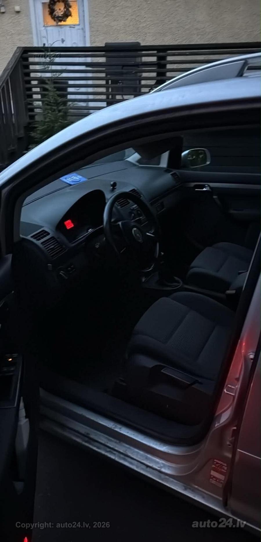 Pelēks Volkswagen Touran 2003 Tallina, ar dzinēja tilpumu 2.00 L un nobraukumu 394 tūkst. km par 900 €, foto 7 vietnē AUTOMOTO.COM.LV