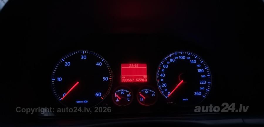 Pelēks Volkswagen Touran 2003 Tallina, ar dzinēja tilpumu 2.00 L un nobraukumu 394 tūkst. km par 900 €, foto 10 vietnē AUTOMOTO.COM.LV