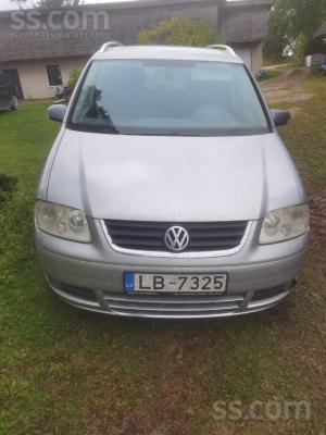 Pelēks Volkswagen Touran 2003 Rēzekne, ar dzinēja tilpumu 2.00 L un nobraukumu 346 tūkst. km par 500 €, foto  vietnē AUTOMOTO.COM.LV