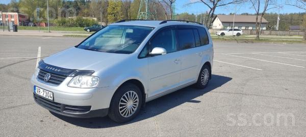 Pelēks Volkswagen Touran 2004 Rīga, ar dzinēja tilpumu 1.90 L un nobraukumu 307 tūkst. km par 2150 €, foto 1 vietnē AUTOMOTO.COM.LV