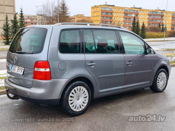 Grey Volkswagen Touran 2004 in Tartu, with an engine capacity of 2.00 L and mileage of 364 thousand km for 1999 €, photo 4 on AUTOMOTO.COM.LV