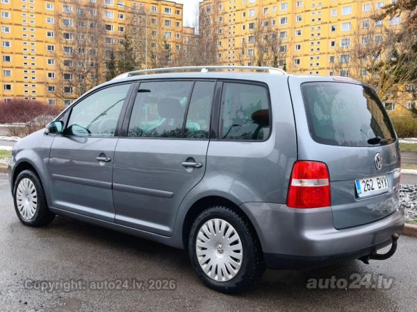 Grey Volkswagen Touran 2004 in Tartu, with an engine capacity of 2.00 L and mileage of 364 thousand km for 1999 €, photo 6 on AUTOMOTO.COM.LV