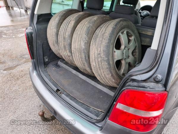 Grey Volkswagen Touran 2004 in Tartu, with an engine capacity of 2.00 L and mileage of 364 thousand km for 1999 €, photo 10 on AUTOMOTO.COM.LV