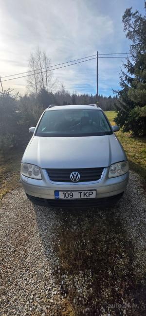 Pelēks Volkswagen Touran 2004 Tartu, ar dzinēja tilpumu 2.00 L un nobraukumu 344 tūkst. km par 1100 €, foto  vietnē AUTOMOTO.COM.LV