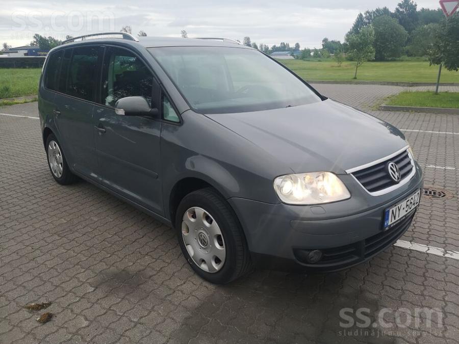 Grey Volkswagen Touran 2004 in Riga, with an engine capacity of 1.90 L and mileage of 0 thousand km for 2400 €, photo 4 on AUTOMOTO.COM.LV