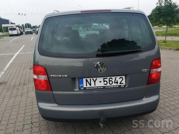 Grey Volkswagen Touran 2004 in Riga, with an engine capacity of 1.90 L and mileage of 0 thousand km for 2400 €, photo 6 on AUTOMOTO.COM.LV