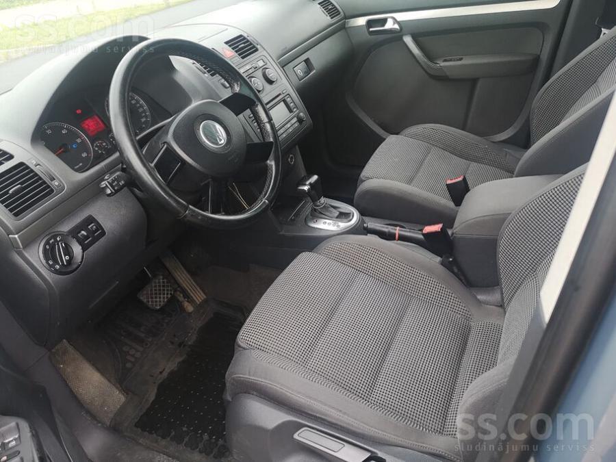 Grey Volkswagen Touran 2004 in Riga, with an engine capacity of 1.90 L and mileage of 0 thousand km for 2400 €, photo 8 on AUTOMOTO.COM.LV