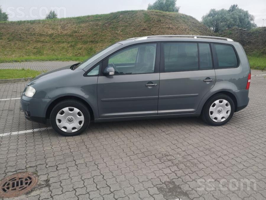 Grey Volkswagen Touran 2004 in Riga, with an engine capacity of 1.90 L and mileage of 0 thousand km for 2400 €, photo 16 on AUTOMOTO.COM.LV