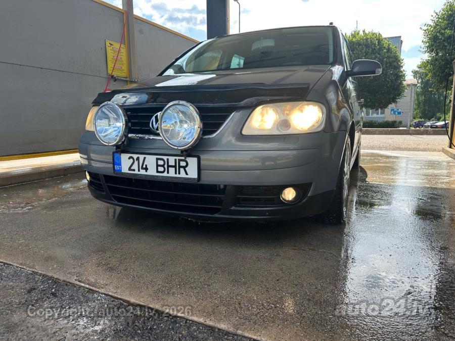 Pelēks Volkswagen Touran 2004 Tallina, ar dzinēja tilpumu 1.90 L un nobraukumu 356 tūkst. km par 1990 €, foto 3 vietnē AUTOMOTO.COM.LV