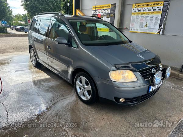 Grey Volkswagen Touran 2004 in Tallinn, with an engine capacity of 1.90 L and mileage of 356 thousand km for 1990 €, photo 4 on AUTOMOTO.COM.LV