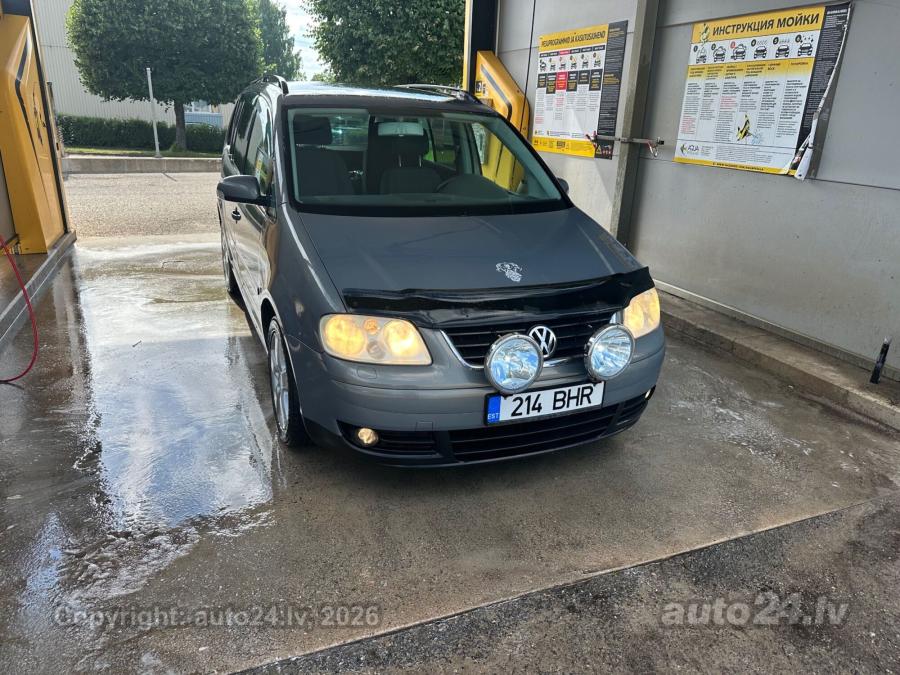 Pelēks Volkswagen Touran 2004 Tallina, ar dzinēja tilpumu 1.90 L un nobraukumu 356 tūkst. km par 1990 €, foto 6 vietnē AUTOMOTO.COM.LV