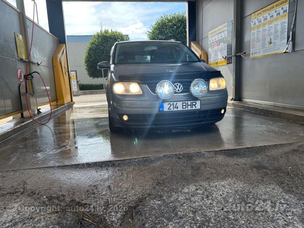 Grey Volkswagen Touran 2004 in Tallinn, with an engine capacity of 1.90 L and mileage of 356 thousand km for 1990 €, photo 7 on AUTOMOTO.COM.LV