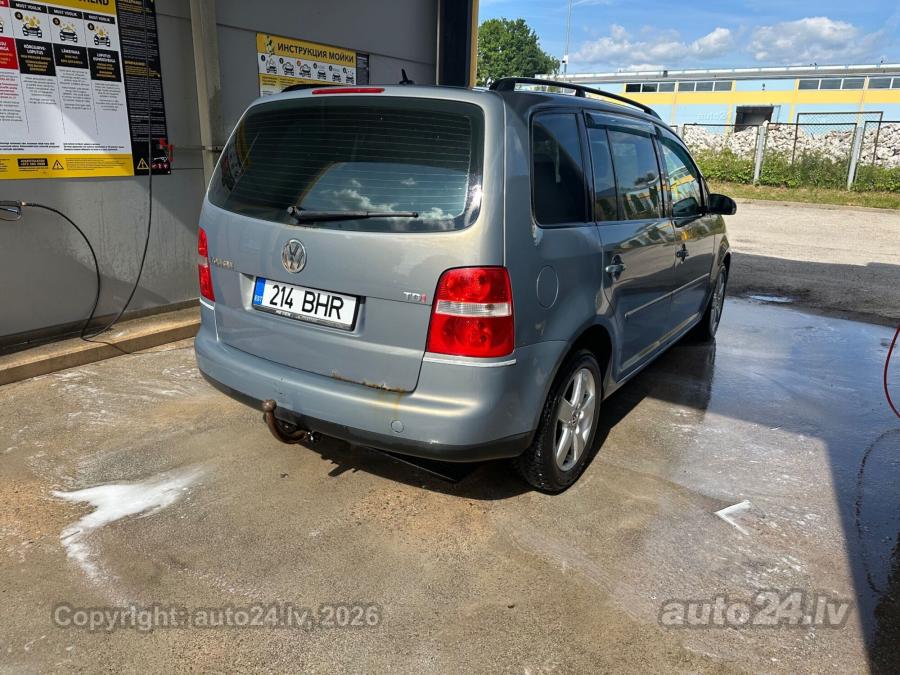 Pelēks Volkswagen Touran 2004 Tallina, ar dzinēja tilpumu 1.90 L un nobraukumu 356 tūkst. km par 1990 €, foto 9 vietnē AUTOMOTO.COM.LV