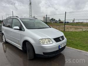 Grey Volkswagen Touran 2004 in Saldus, with an engine capacity of 1.60 L and mileage of 326 thousand km for 1280 €, photo 3 on AUTOMOTO.COM.LV