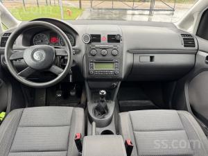 Grey Volkswagen Touran 2004 in Saldus, with an engine capacity of 1.60 L and mileage of 326 thousand km for 1280 €, photo 5 on AUTOMOTO.COM.LV