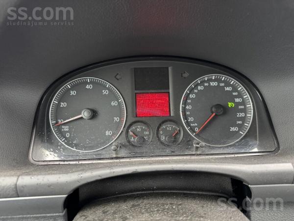 Grey Volkswagen Touran 2004 in Saldus, with an engine capacity of 1.60 L and mileage of 326 thousand km for 1280 €, photo 5 on AUTOMOTO.COM.LV