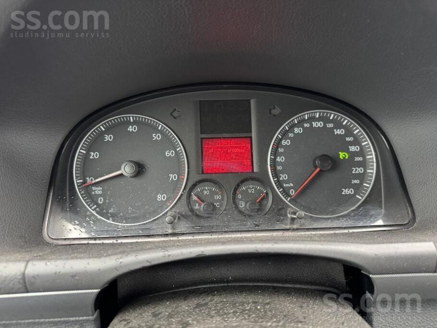 Grey Volkswagen Touran 2004 in Saldus, with an engine capacity of 1.60 L and mileage of 326 thousand km for 1280 €, photo 6 on AUTOMOTO.COM.LV